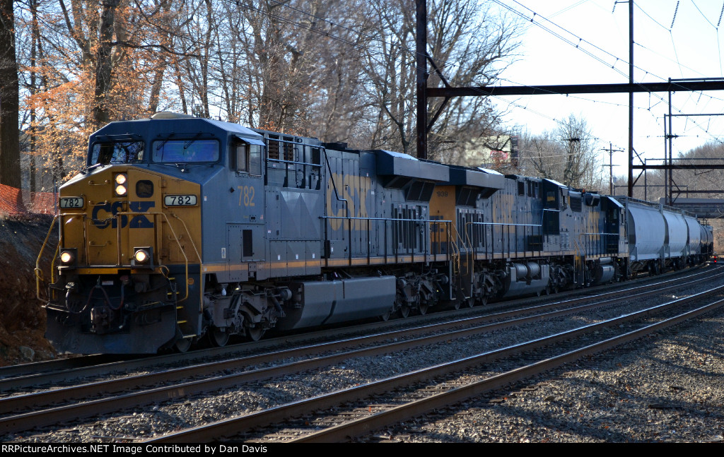 CSX ES44AH 782 leads Q418-19